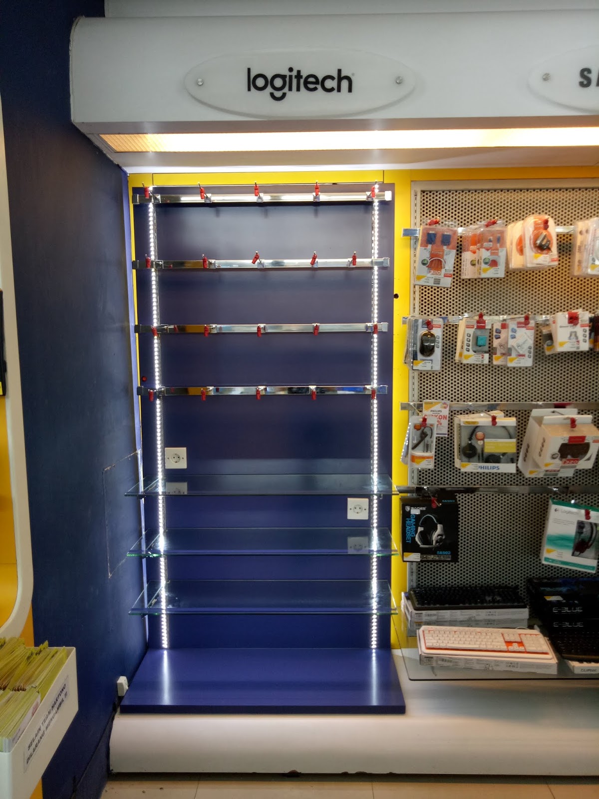 Jasa Pembuatan Lemari Display /Booth /Papan Nama /Rak /Shop Signage ...