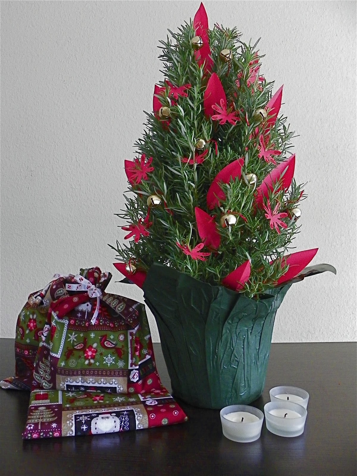Quick & easy living tabletop tree for the holidays