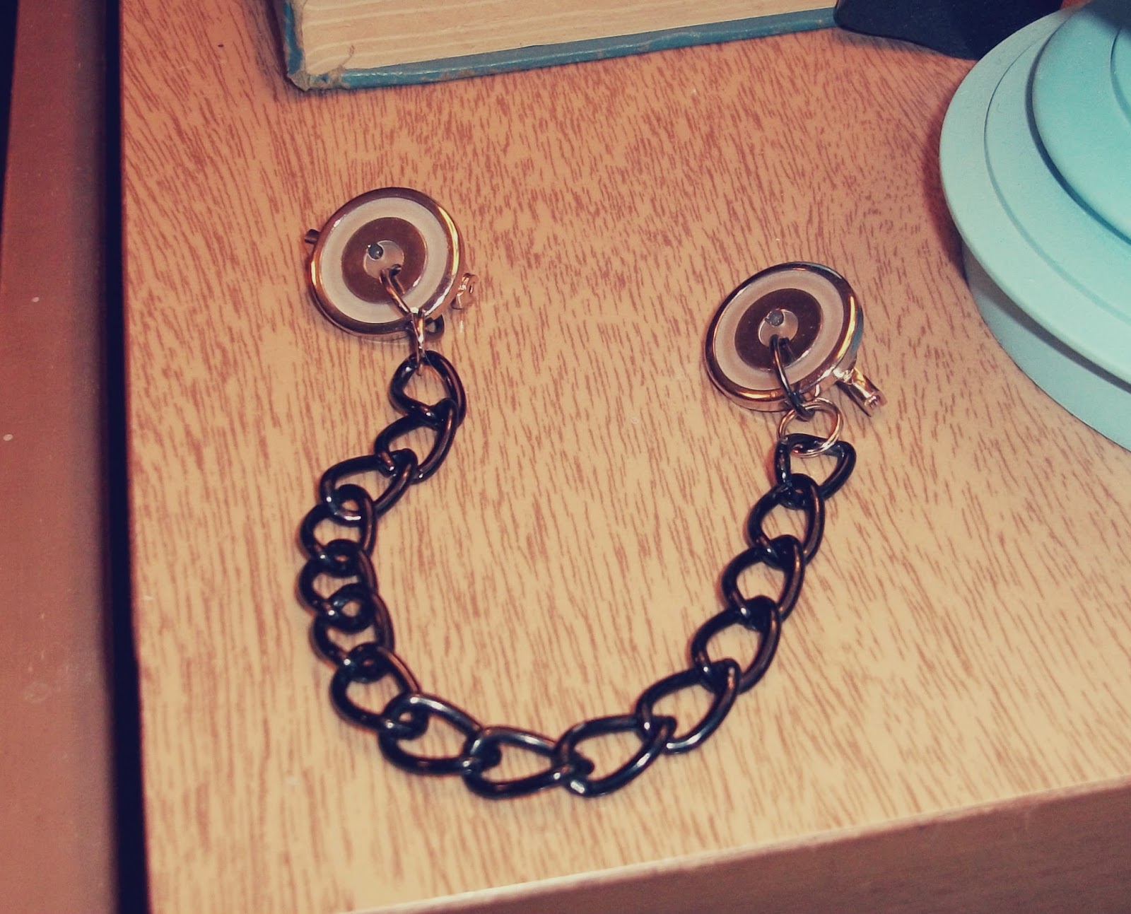 Craft, Thrift, or Die: DIY cardigan clips