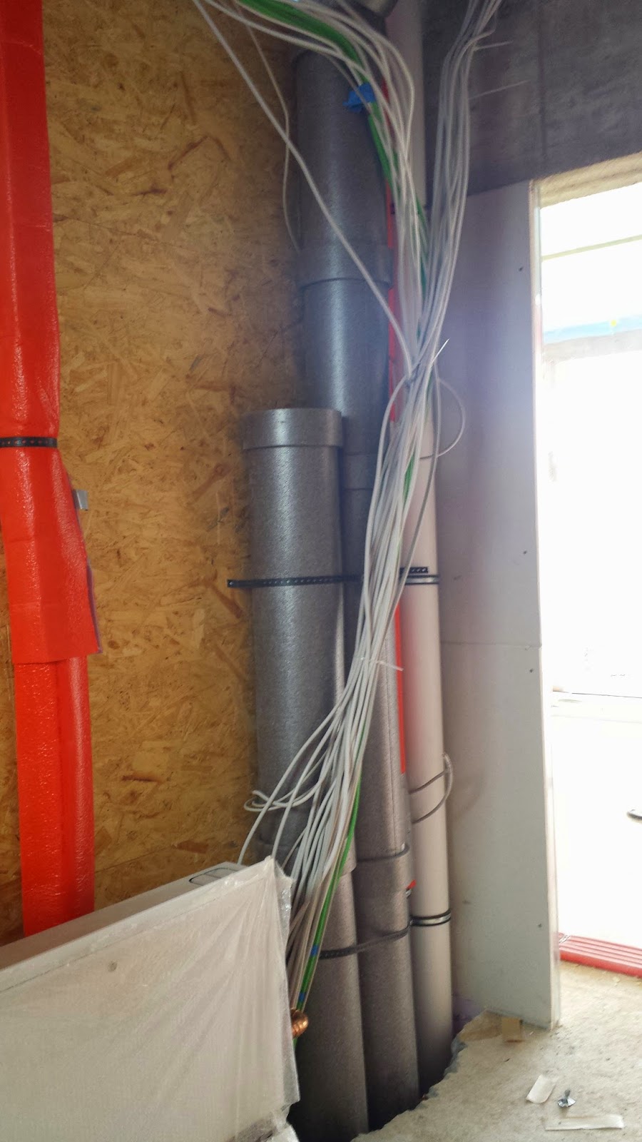 Unser Architektenhaus in AK: Installationswand