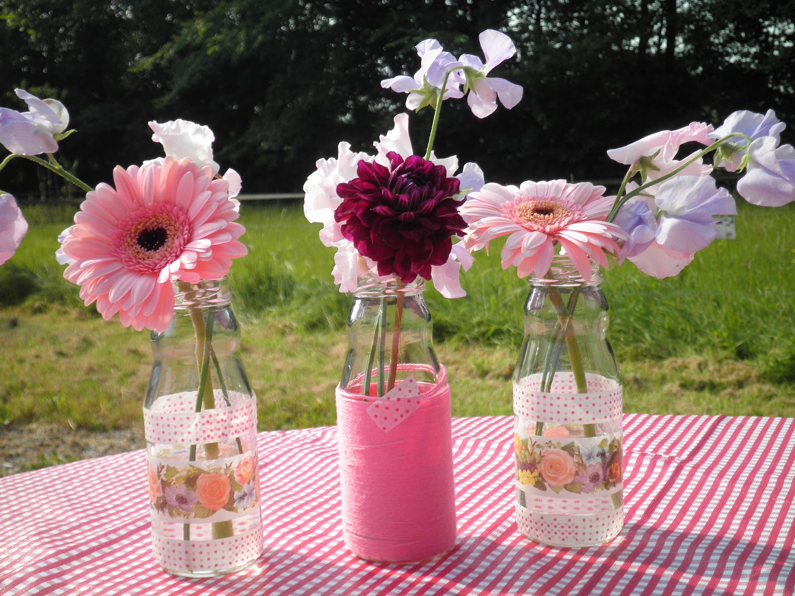 Een kloddertje roze hier: Zomerse vaasjes