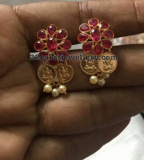 18 Carat Gold Simple Earrings - Jewellery Designs