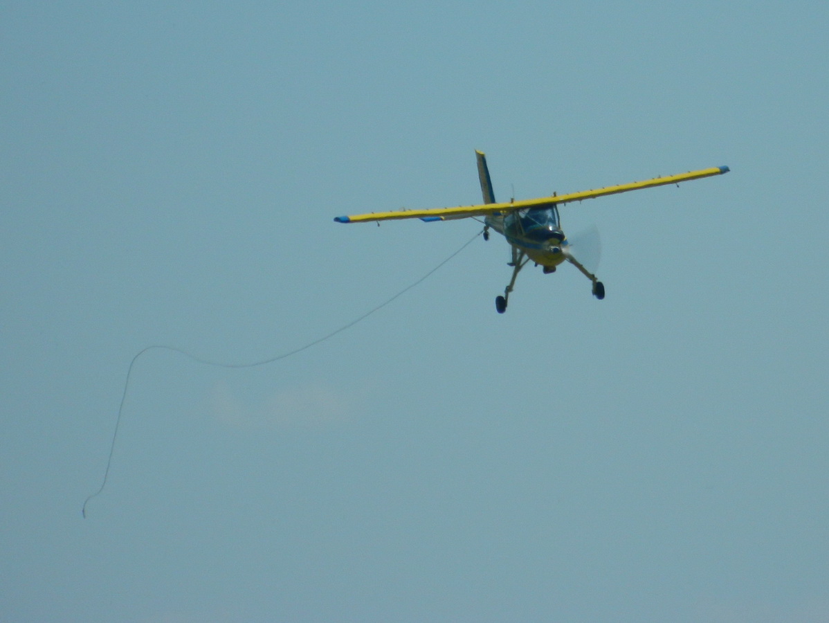 LA MULTI ANI, ROMANIA!: Avion tractor de planoare