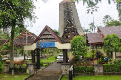 Stay, Stray, Play and Feast: Taman Mini Indonesia Tour and Caping ...