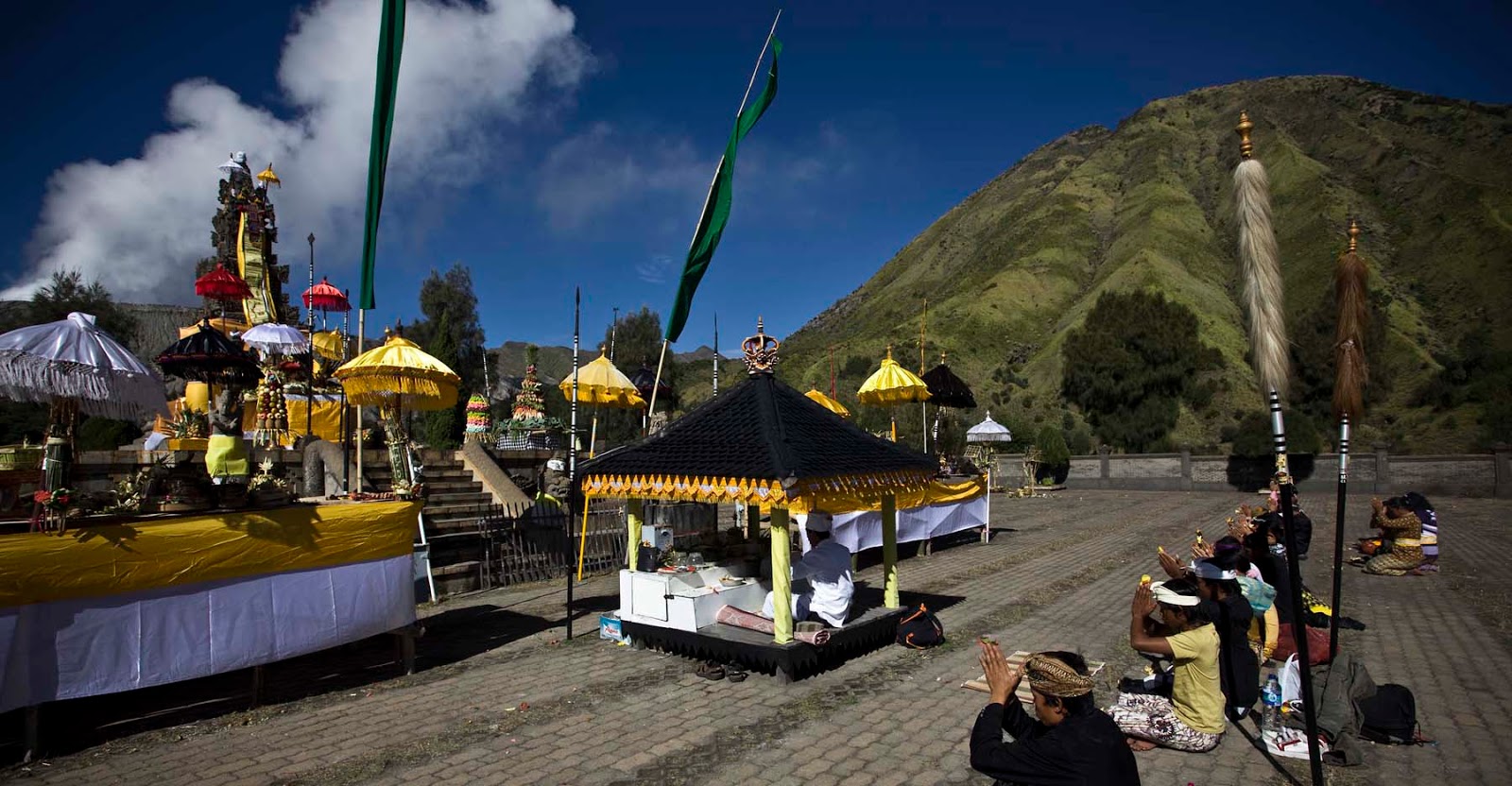 The Yadnya Kasada Ceremony Time in Mount Bromo | Bromo Java Travel