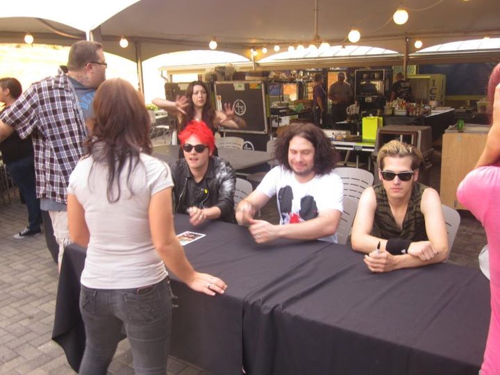 My Chemical Romance meet and greet at 89X Radio [Photos] - MCRmy Ecuador