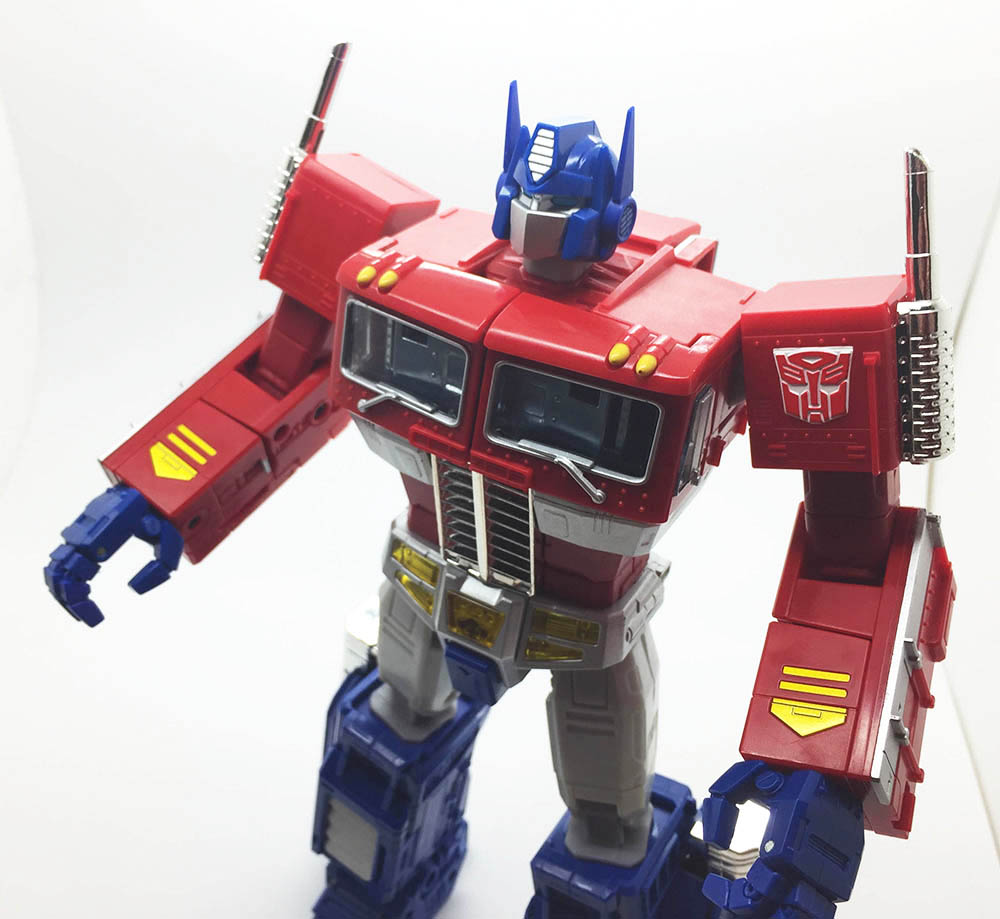 Optimus Prime Masterpiece, Soul of Chogokin Vultus V 40th Anniversary e ...