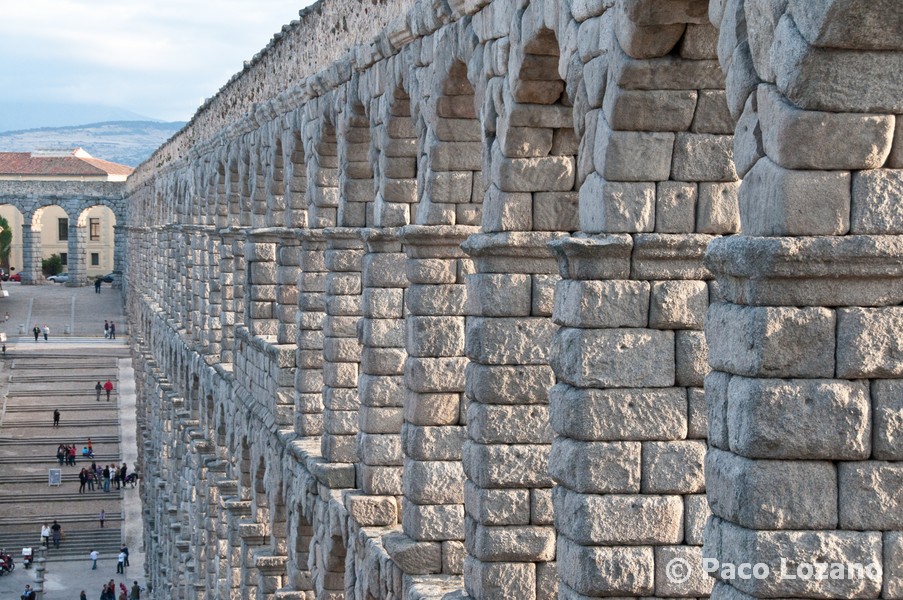The Aqueduct of Segovia : World Travel Pictures