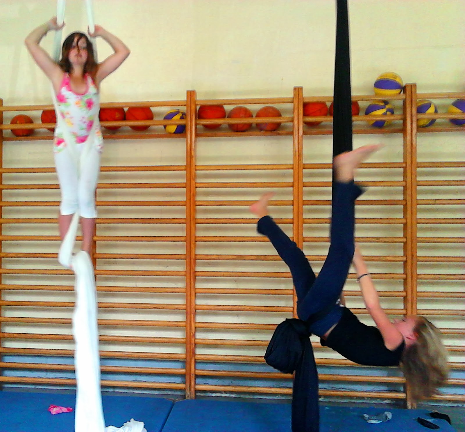 Cours de tissu acrobatique: Tissu a Colipain