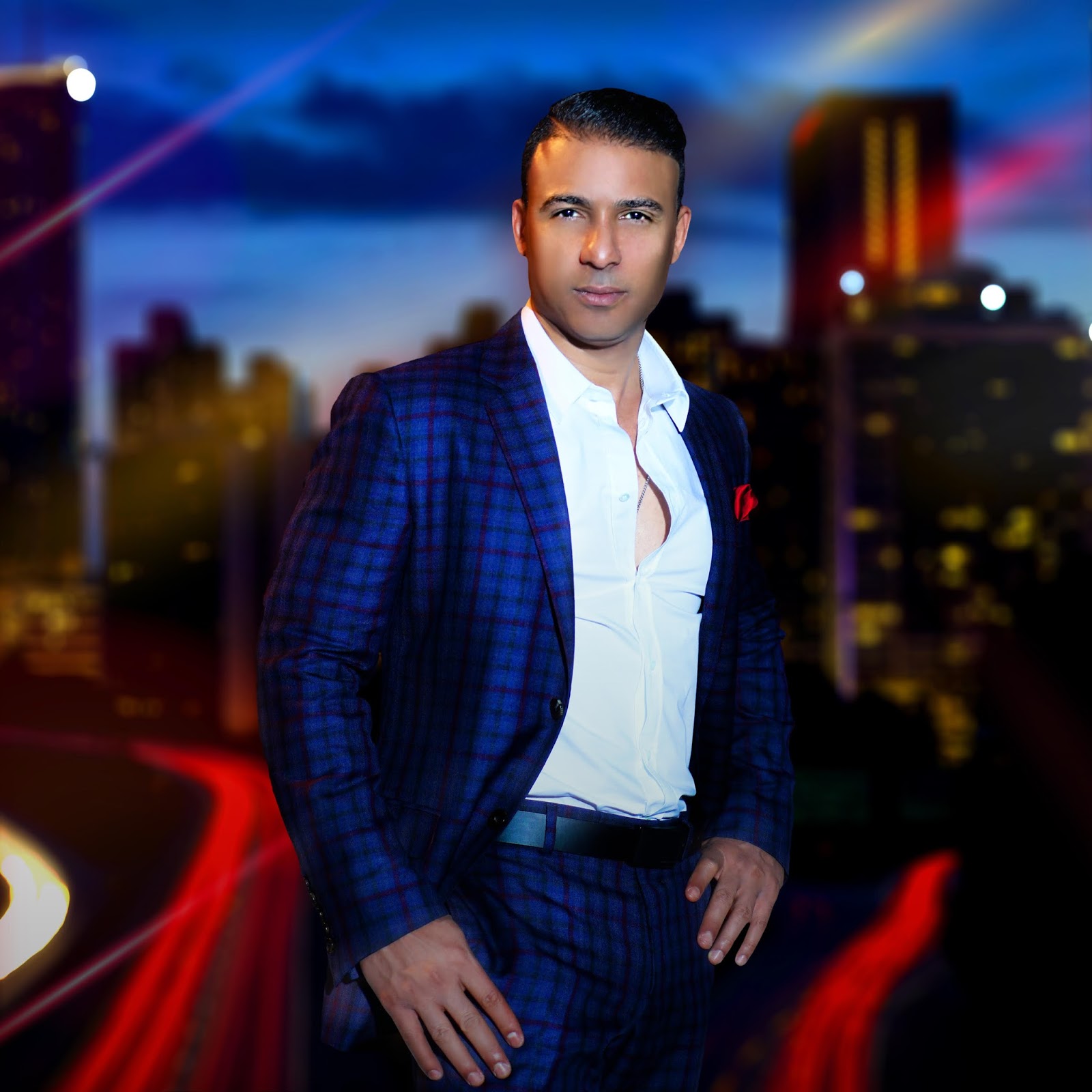 REY CHÁVEZ, LA NUEVA VOZ DE LA MÚSICA TROPICAL URBANA | entrepalabrasMX