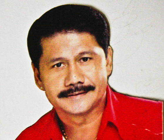 ES enter showbizz: Mayor Danny de Guzman vs. Mayor Tarpaulin