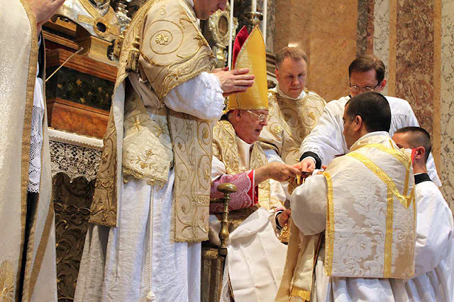 CATHOLICVS: Monseñor Guido Pozzo confiere el sacramento del Orden ...
