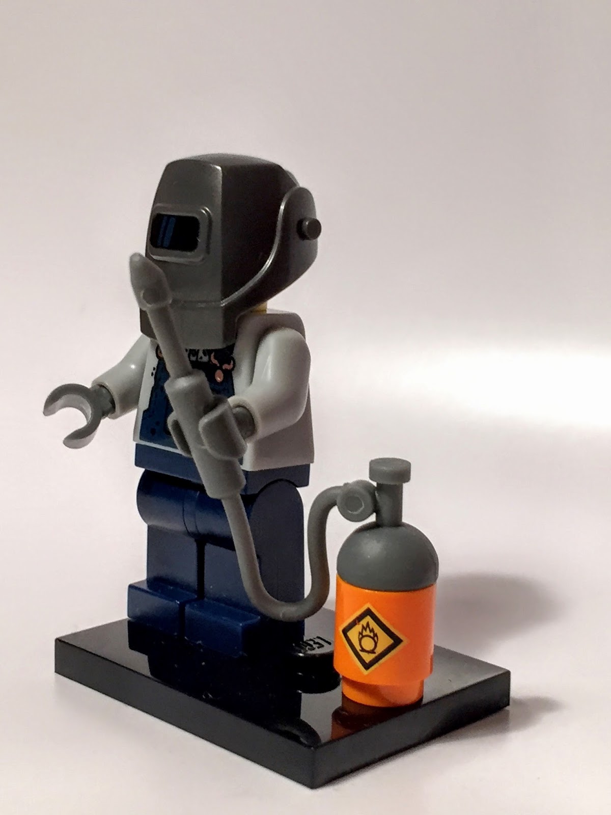 Lego Minifigure pictures: Lego Series 11 Minifigure The Welder