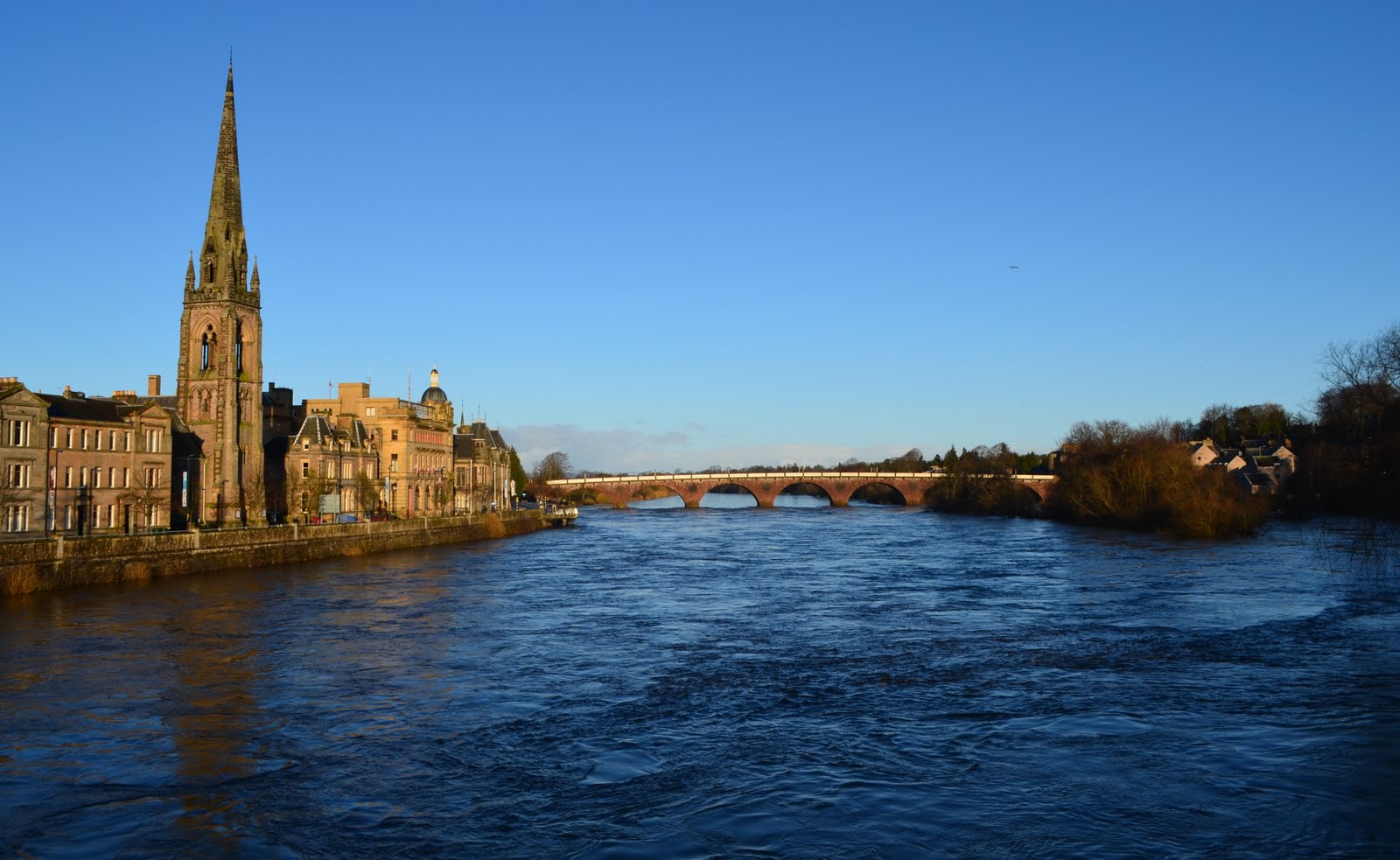 Tour Scotland: Tour Scotland Video Photographs River Tay Perth ...