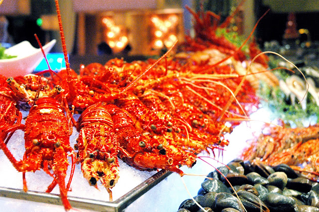 DUDE FOR FOOD: Awesome Lobster Buffet at Diamond Hotel's Corniche