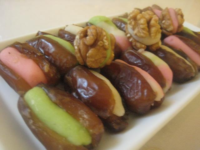 Délices and co: DATTES FOURREES A LA PATE D'AMANDE