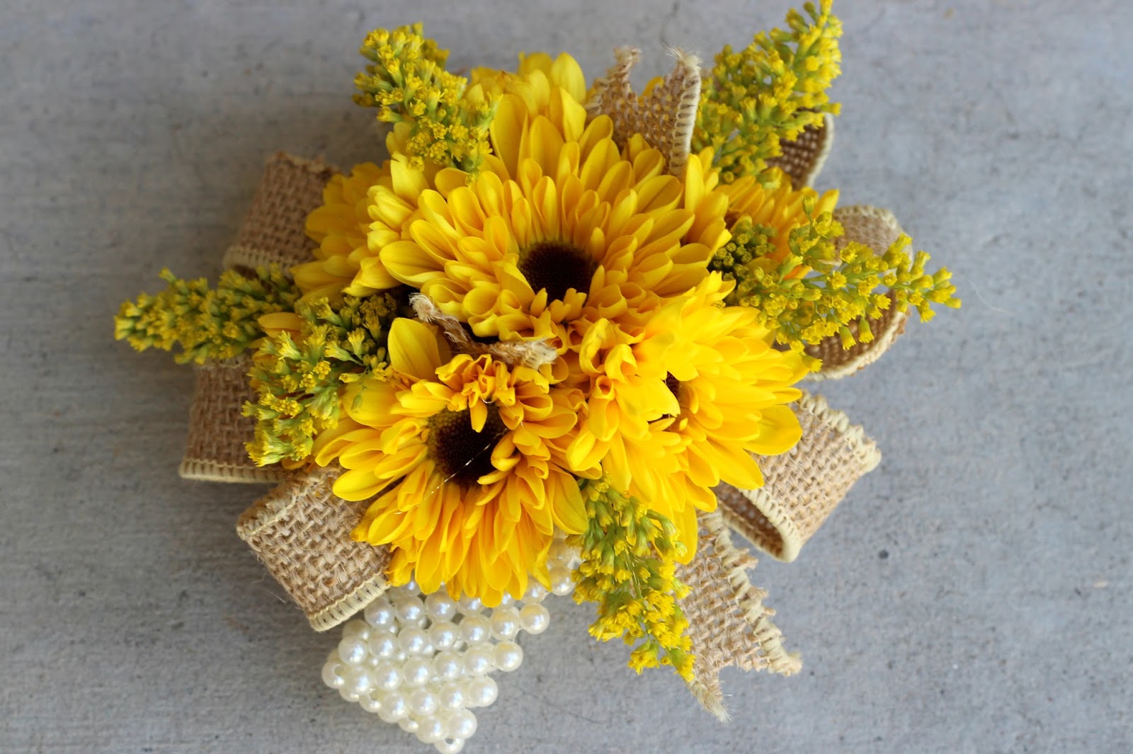 Celebration Flair: Summery Sunflowers Michelle + James