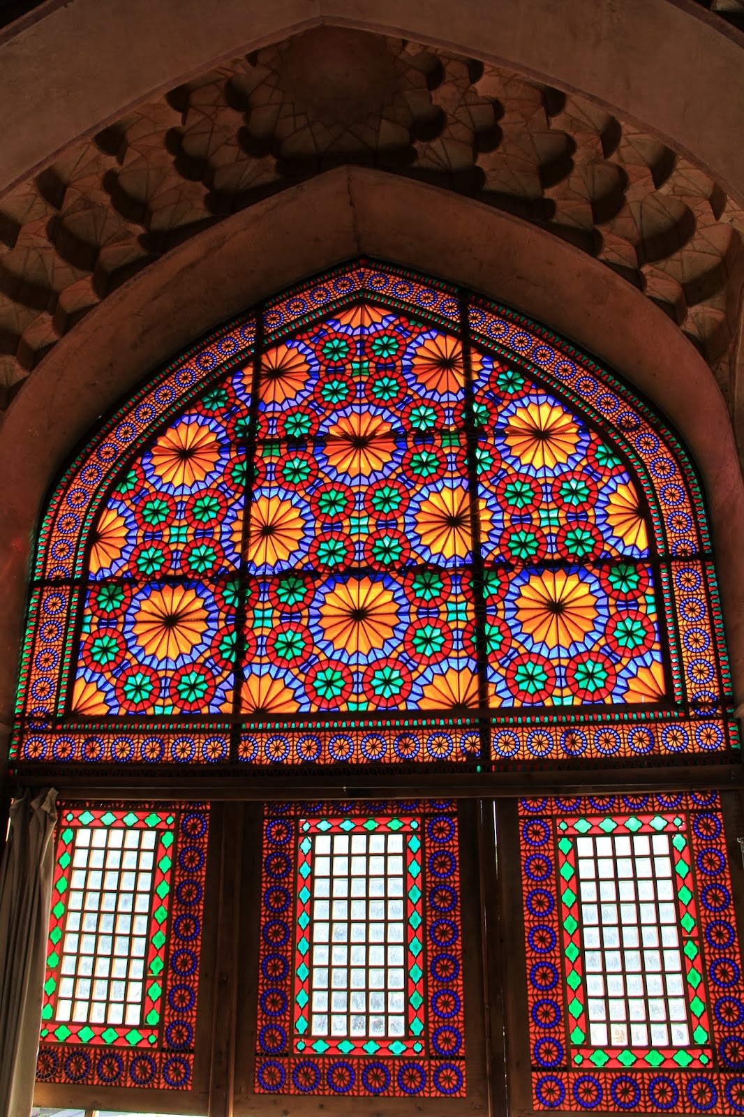 Life is a journey: Persian art and architecture : beauty of form and color