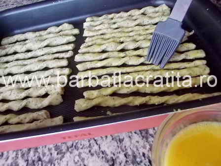 Sărățele fragede cu untură (cu mac şi susan) | Rețete BărbatLaCratiță