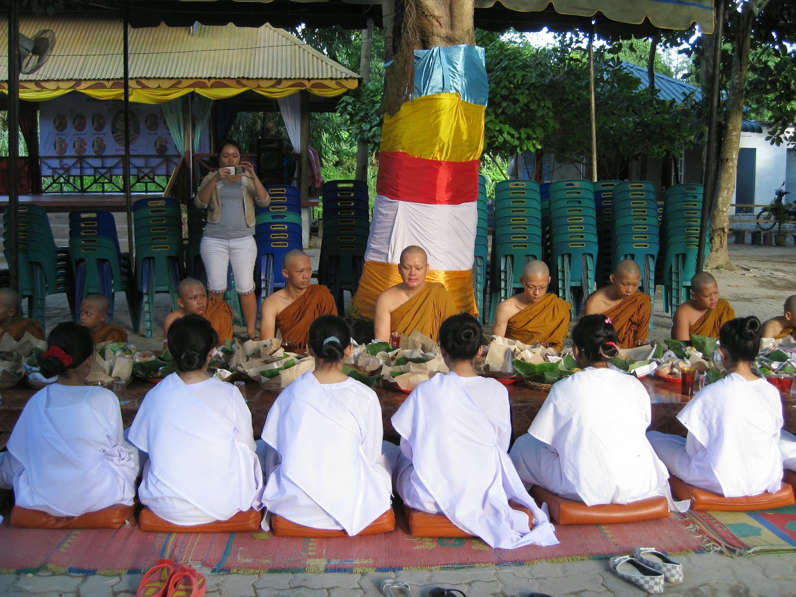 Spirituality dan Pindapatta: Kegiatan Samanera TK Dasmen 2014