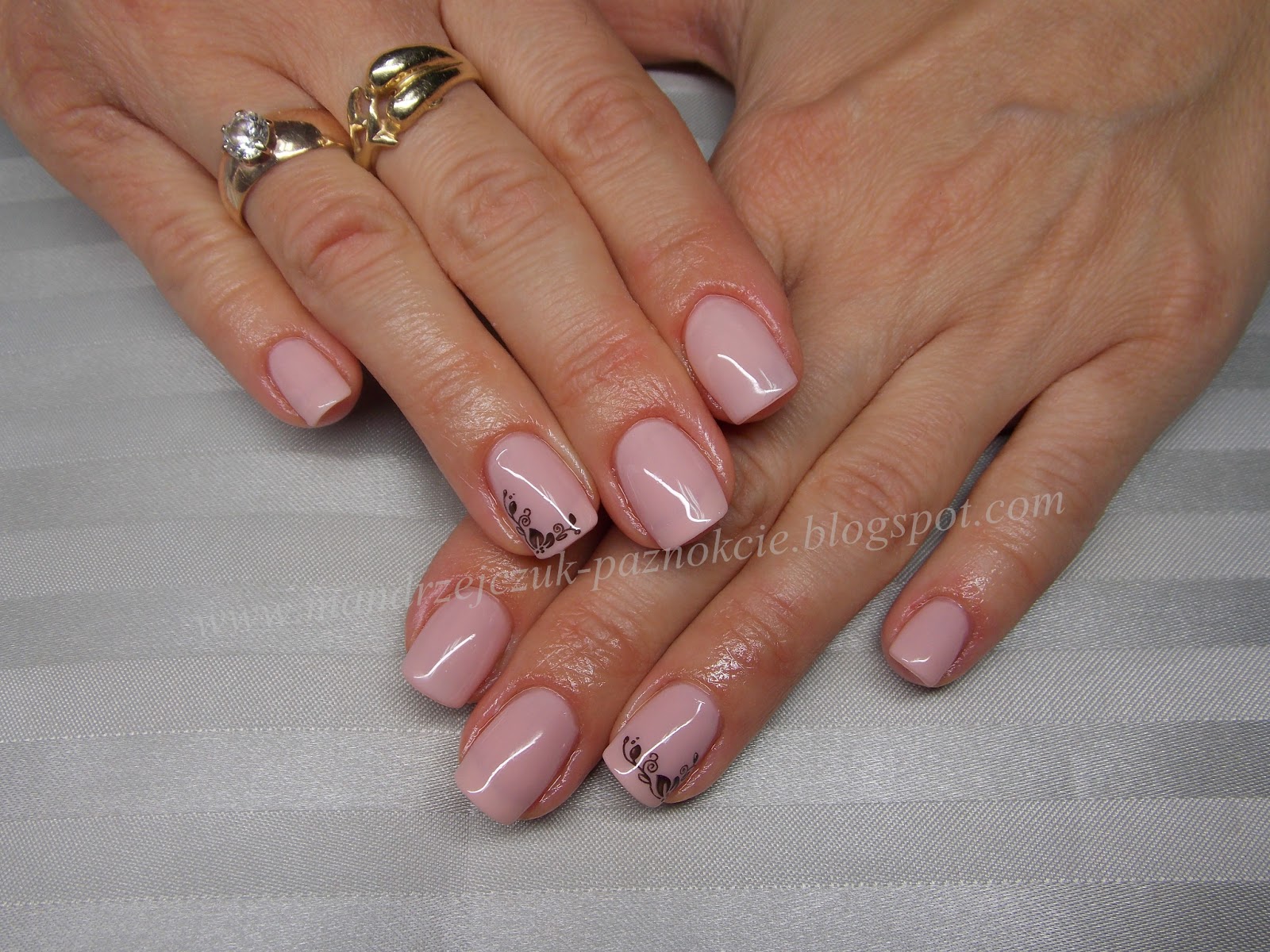 Monika-paznokcie: Manicure hybrydowy