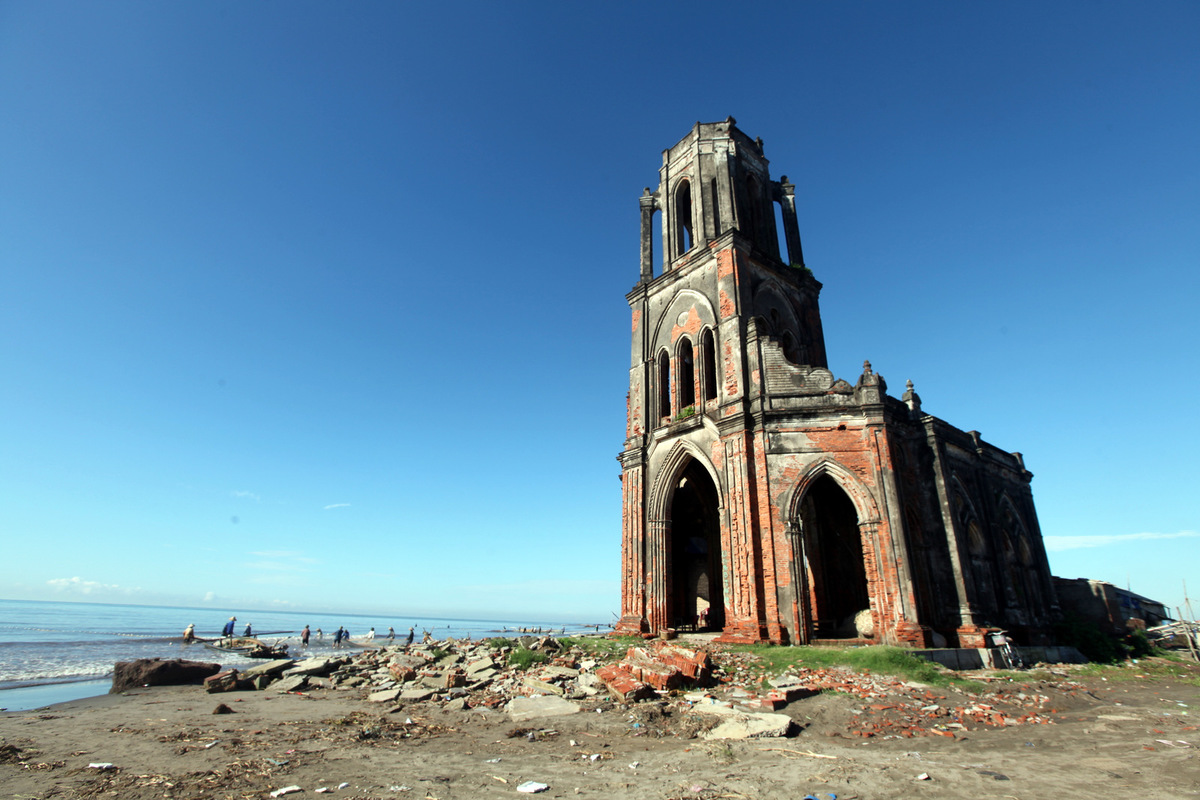 Deserted Places An Abandoned Church By The Sea In Vietnam deserted-places-an-abandoned-church-by-the-sea-in-vietnam