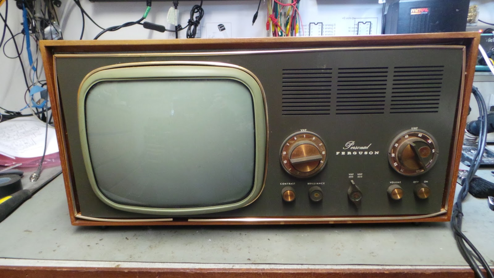 Doz' Blog: Ferguson 3629 "Personal" Dual-standard monochome television ...