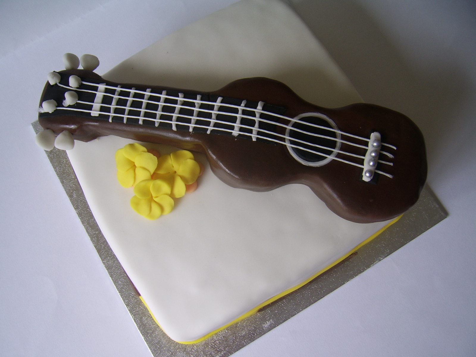 irenafoods: Ukulele cake - Tort ukulele - Torta ukulele