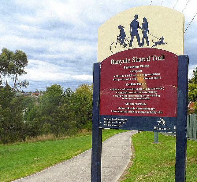 TRACKS, TRAILS AND COASTS NEAR MELBOURNE : Banyule Shared Trail