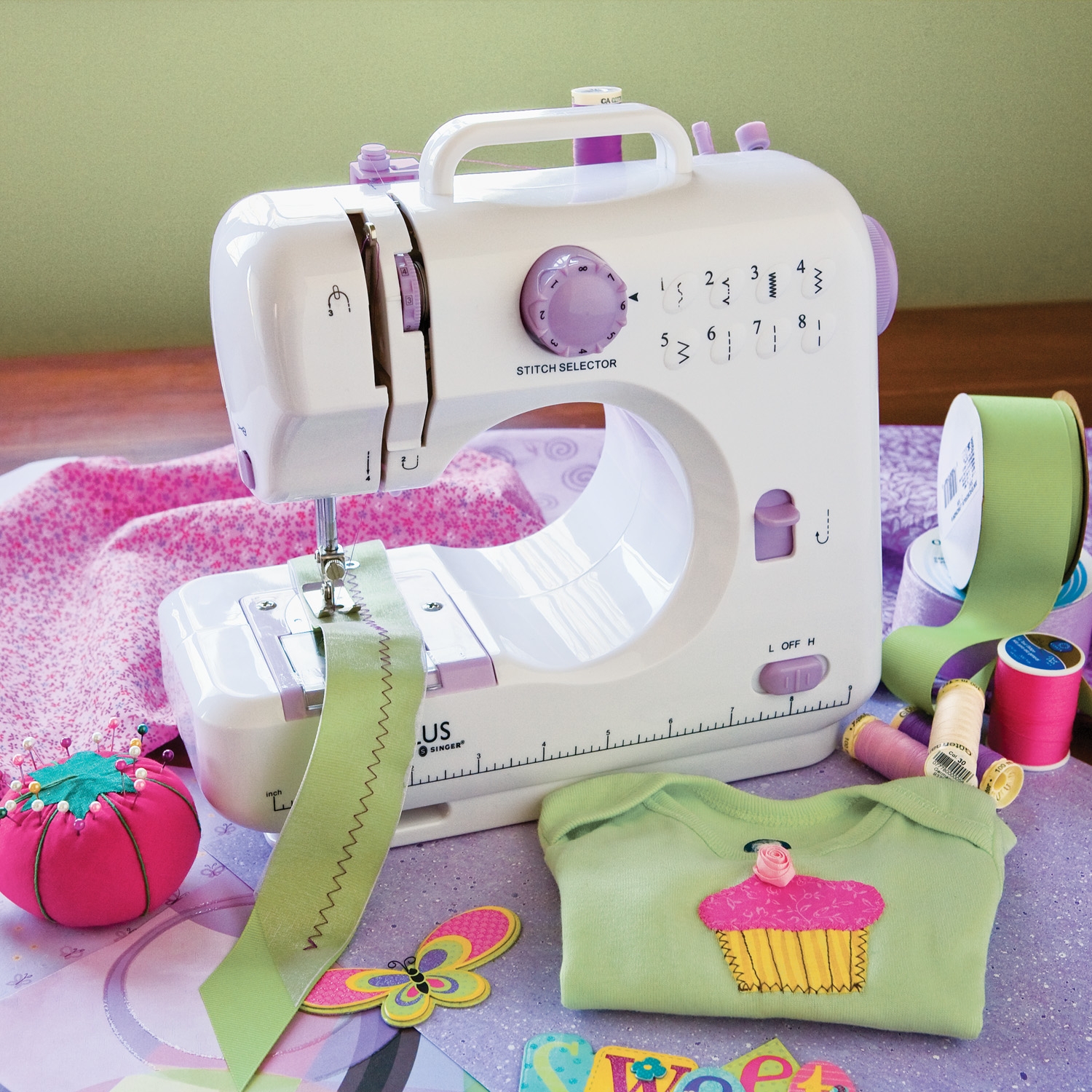 For me, for my home: Ela chegou - minha máquina de costura Pixie Plus ...