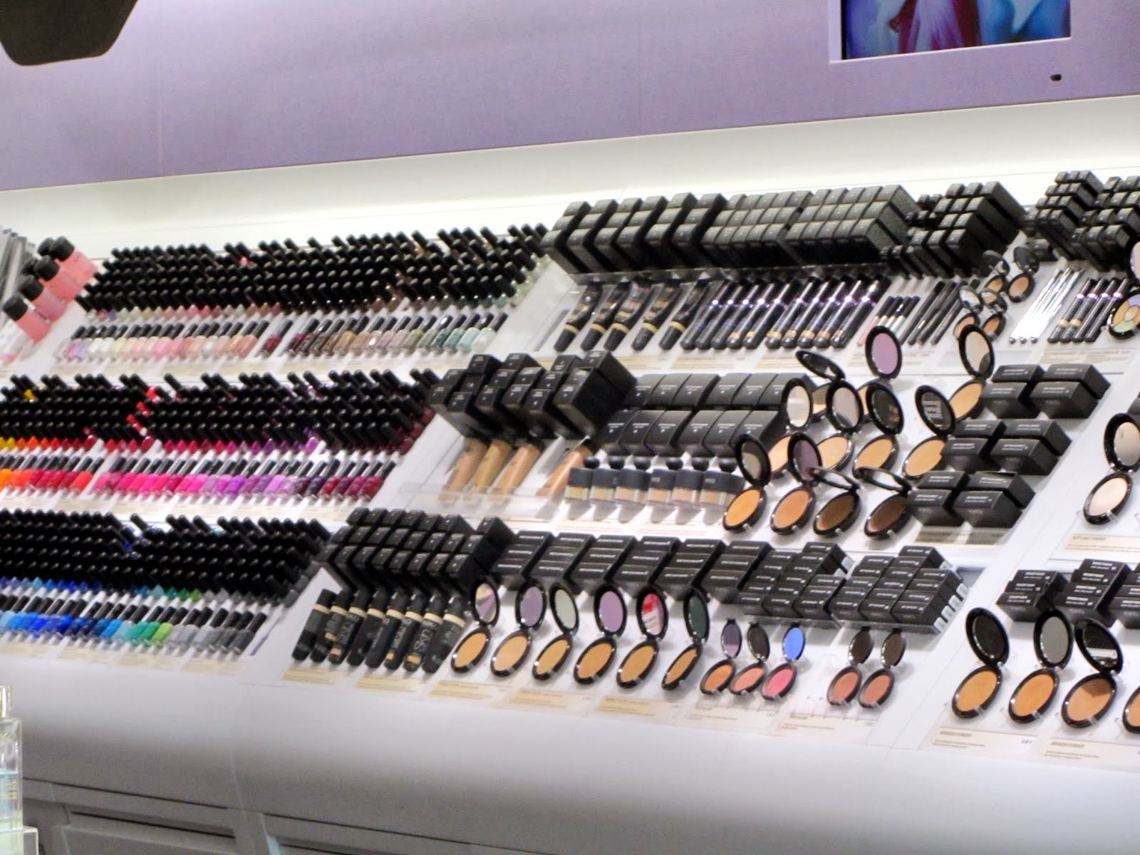 Golden Sequins-The Beauty Domain: Be Talk: KIKO Makeup Milano review series