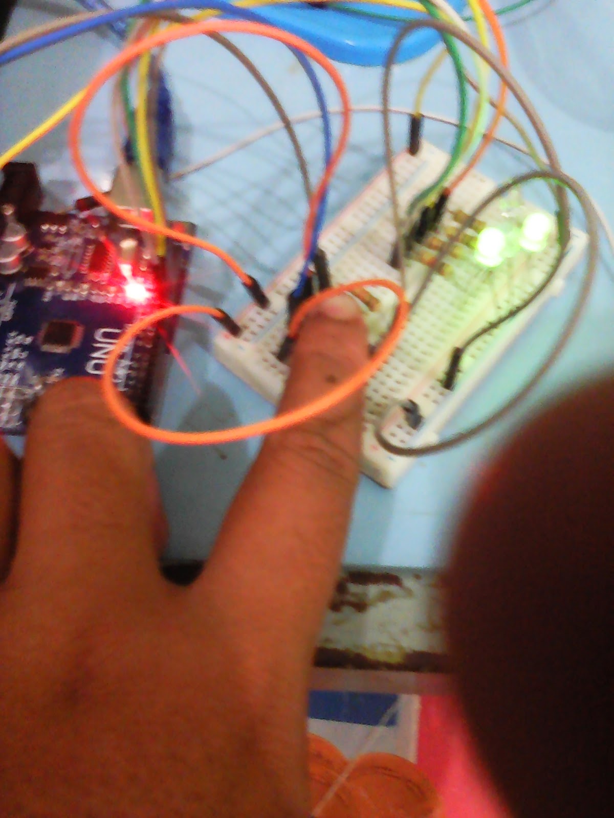 Laporan Mekatronika : RANGKAIAN LED DENGAN PUSH BUTTON PADA ARDUINO UNO Laporan Mekatronika : RANGKAIAN LED DENGAN PUSH BUTTON PADA ARDUINO UNO