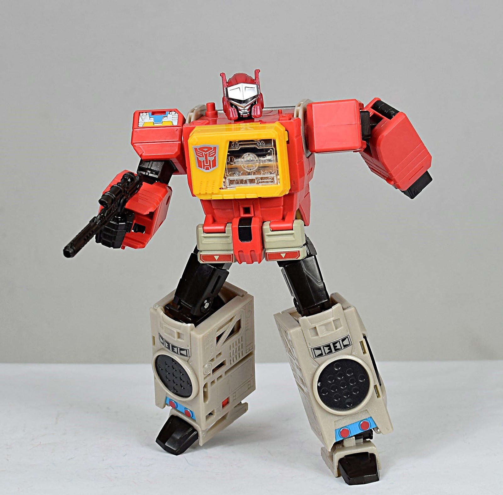 THE LORD OF THE ROBOTS: Twincast & Autobot Blaster - Hasbro Titans ...