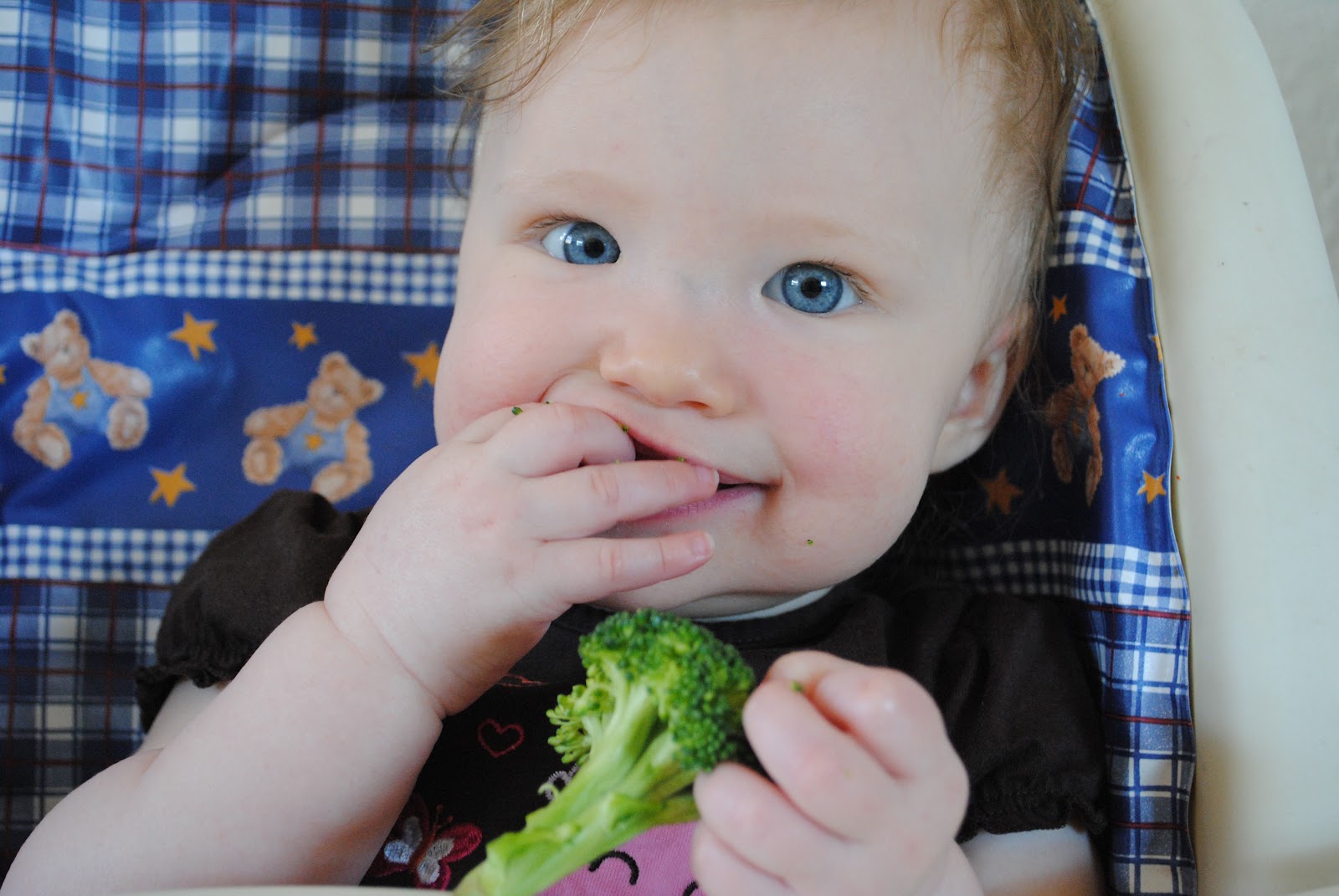 Happy Homemaker Me: Wordless Wednesday: Broccoli Face