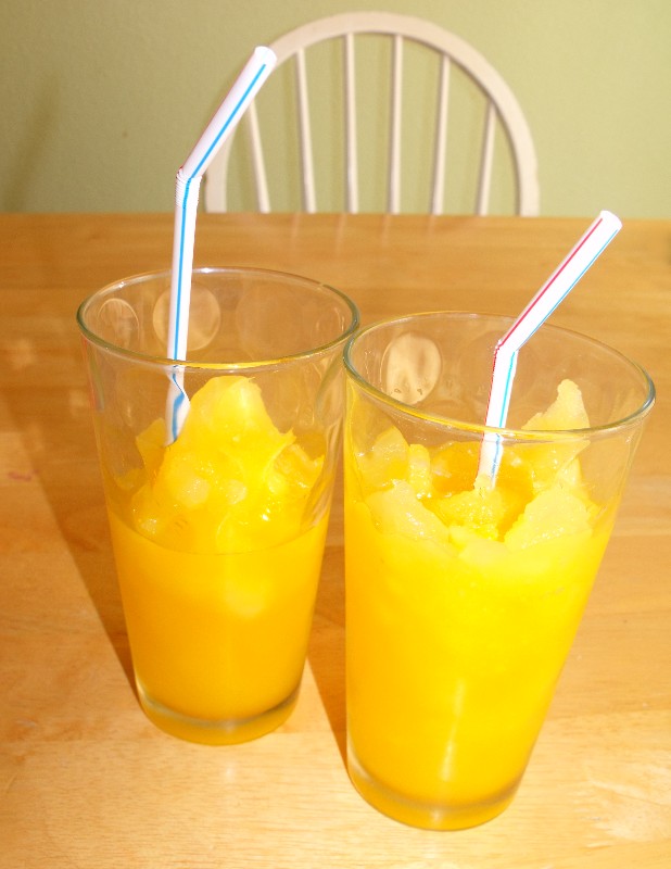 Clever, Crafty, Cookin' Mama: Peach Mango Slurpee