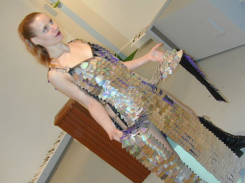 Creative ways to make use of those defective CDs and DVDs | Loading-Info