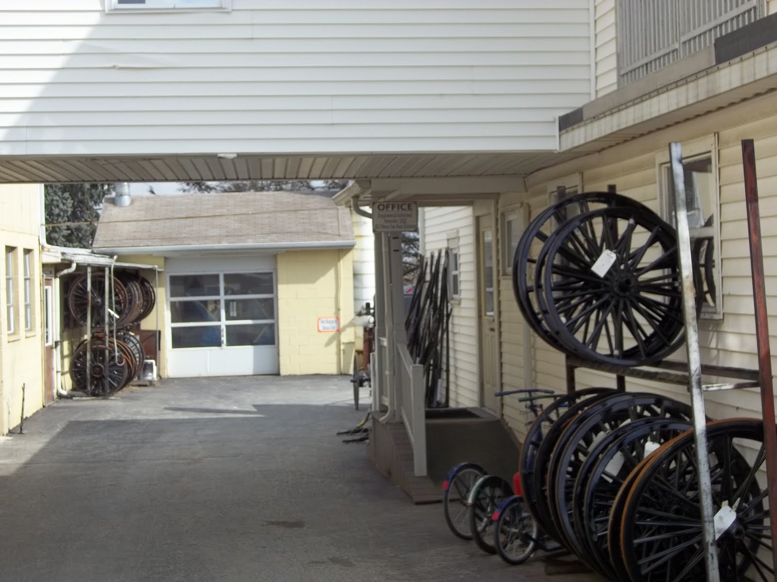 Pure Country Living: Amish coach shop in Bird in Hand: Lancaster county