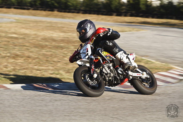 Cafe Racer Attitude: Pit Bike en circuito