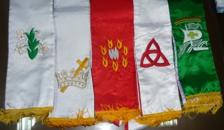 AmT: ARTI SIMBOL-SIMBOL DAN WARNA DALAM IBADAH / DI GEREJA