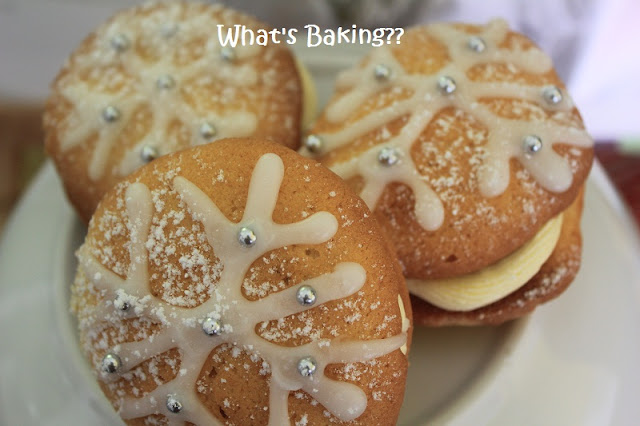 What's Baking??: Snowflake Christmas Whoopie Pies