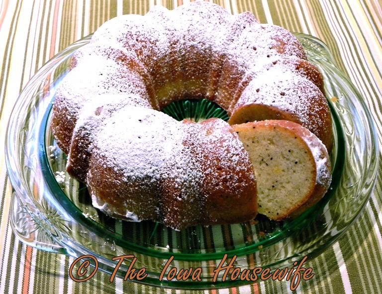 The Iowa Housewife: Poppy Seed Tea Bread
