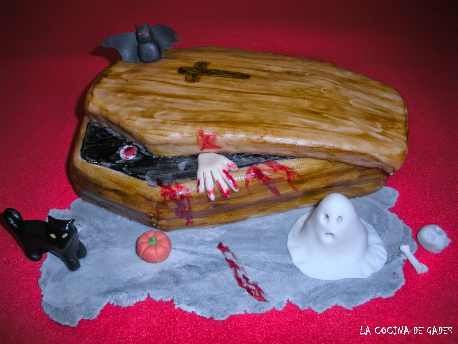 LA COCINA DE GADES: TARTA ATAUD VAMPIRO HALLOWEEN (3D)