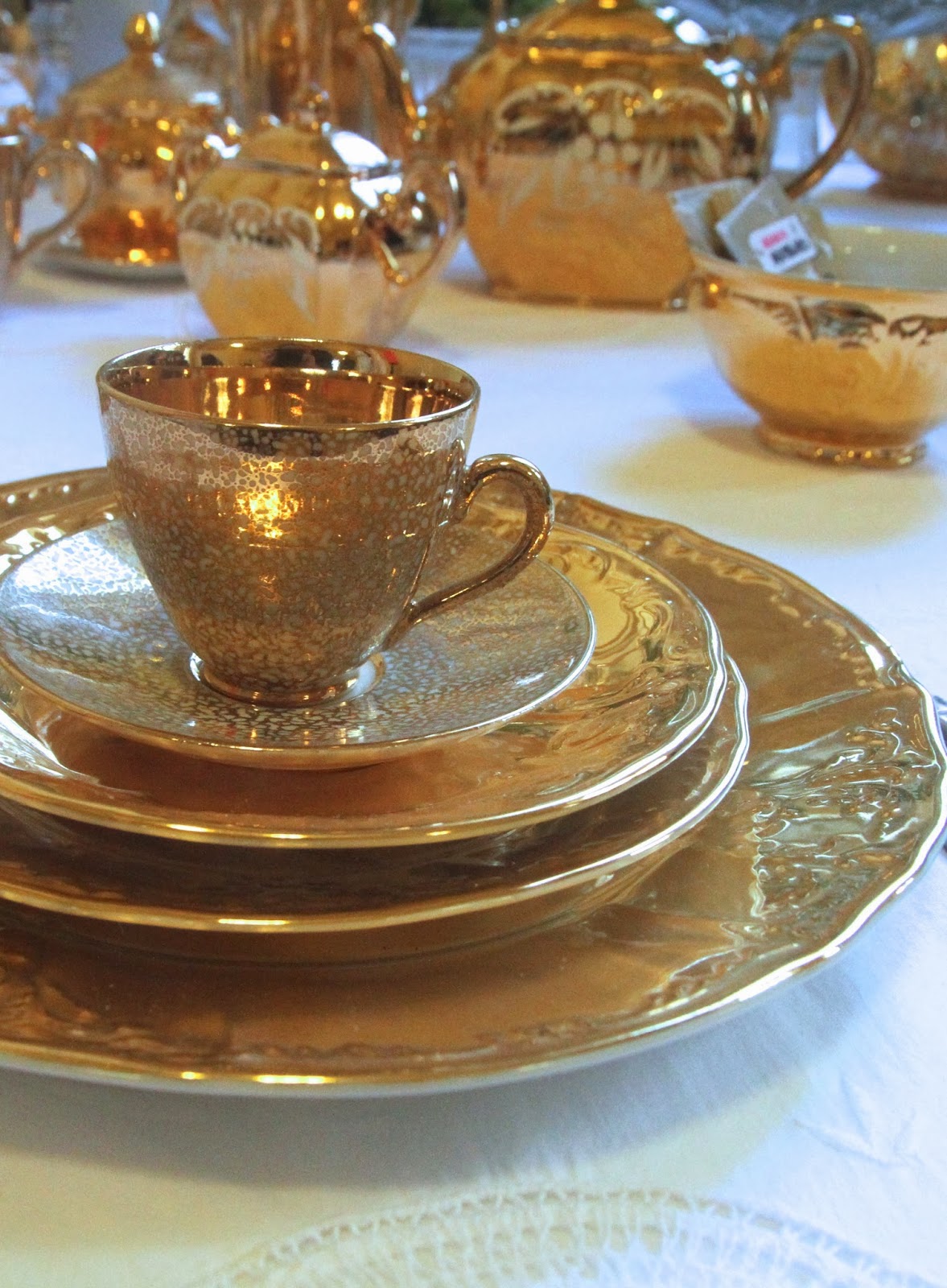 Fancy Vintage: Gold Vintage China Wedding Display