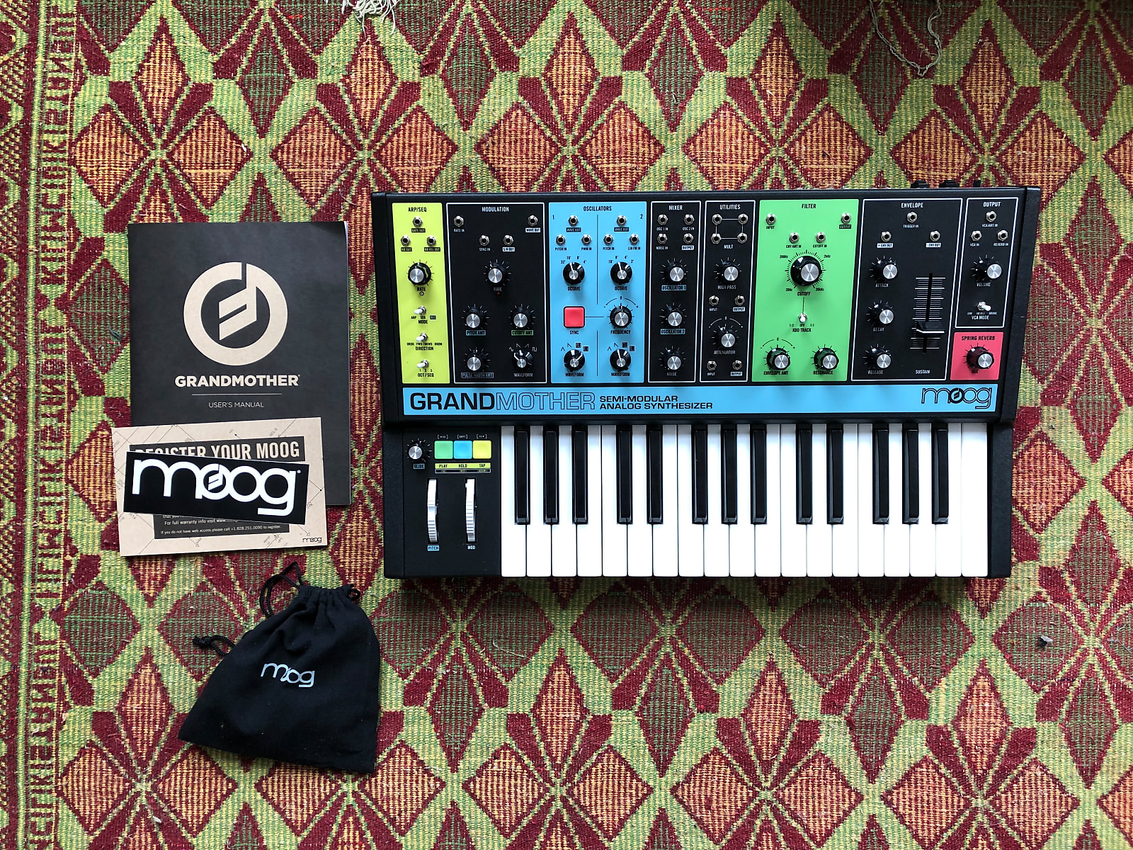 MATRIXSYNTH: Moog Grandmother 32-Key Semi-Modular Analog Synthesizer