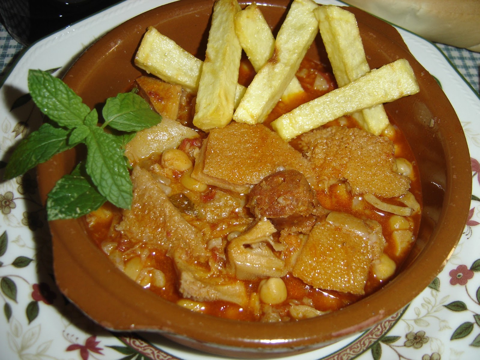tabernatitopaco: MENUDO DE TERNERA CON GARBANZOS