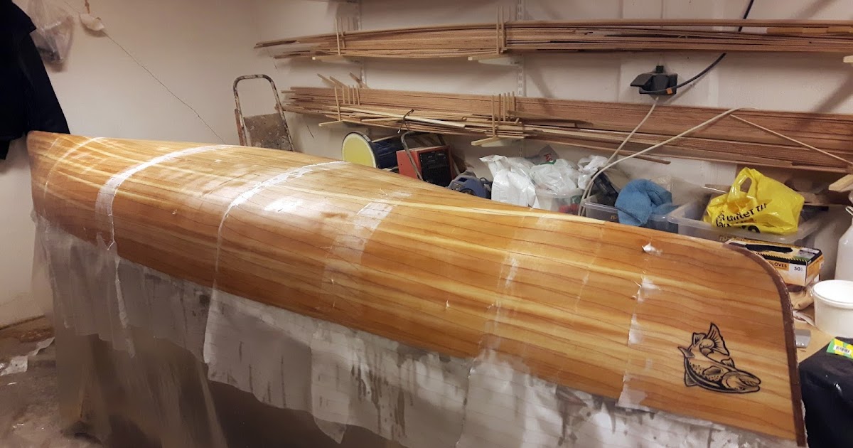 Lods kanotbygge: Laminerat utsidan