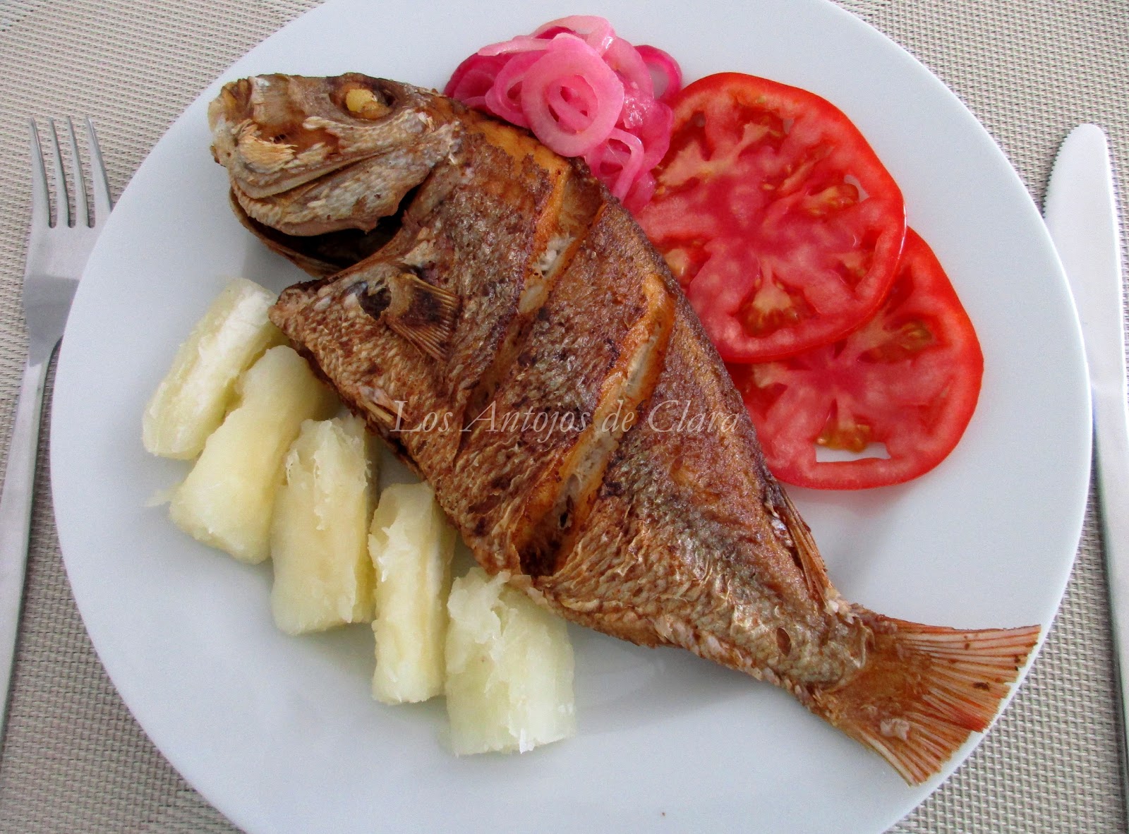 Los Antojos de Clara: Pargo especiado frito