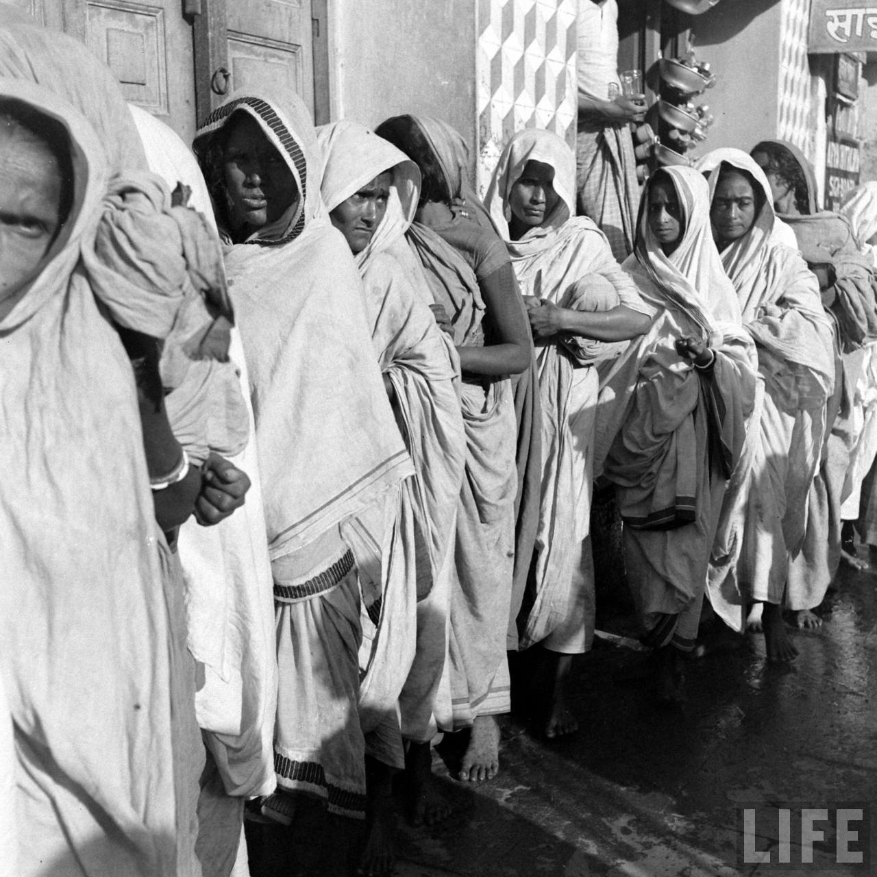 Bengal famine of 1943 Part - 4 - Old Indian Photos