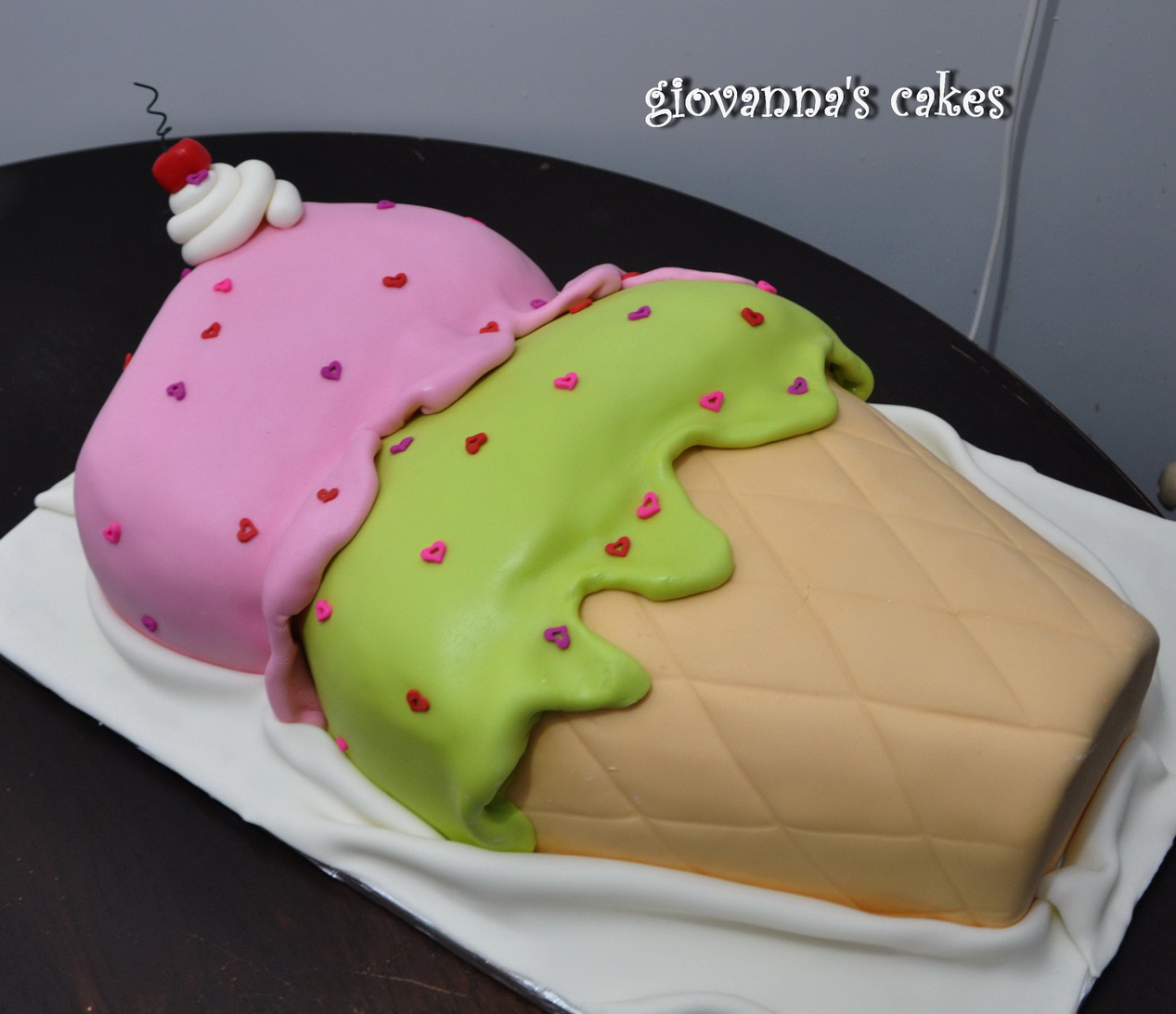 giovanna's cakes: Giant ice cream cake
