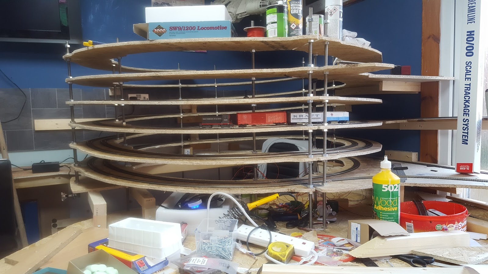 Lewis Lake Model Railroad: HO Helix Construction